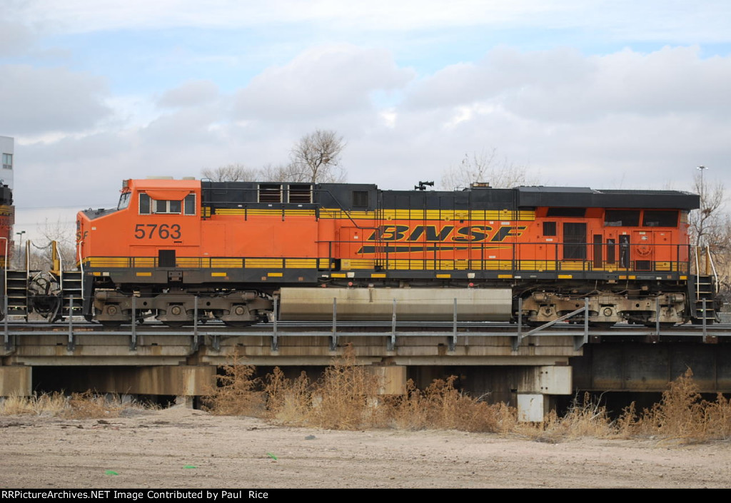 BNSF 5763